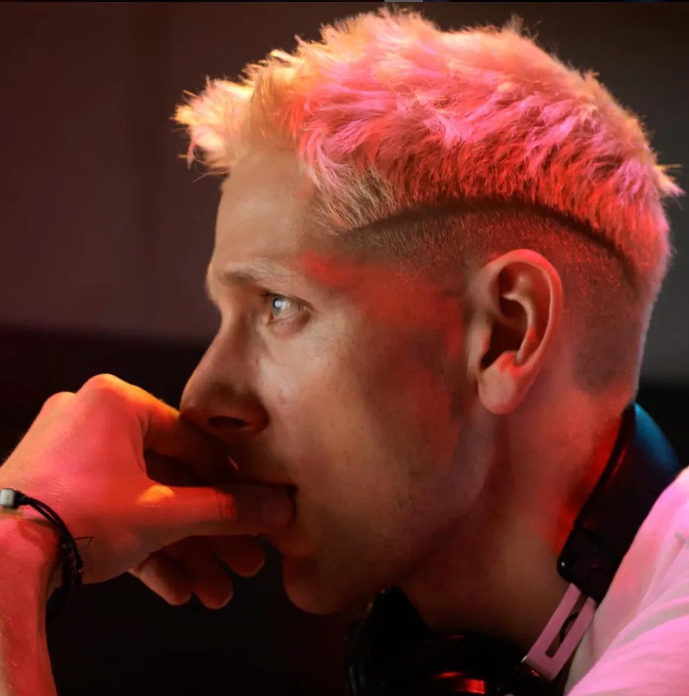 Brian Walker Lanza su Nuevo Hit «Before the Roof Caves in» – MUSIKYMAS.CL