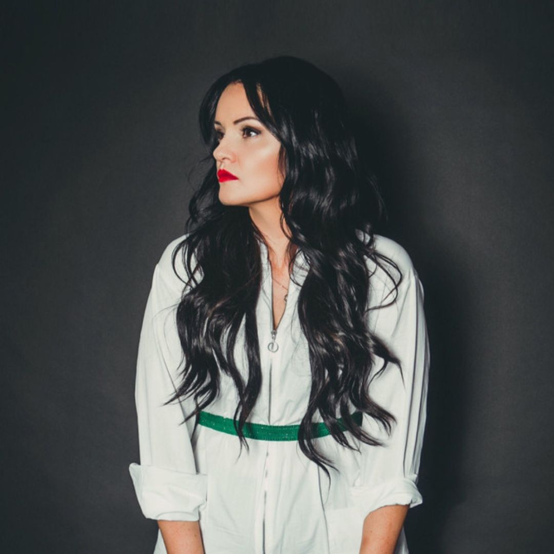 ¡Natalie Clark nos lleva a «A Place Called Home» con su nueva canción ...